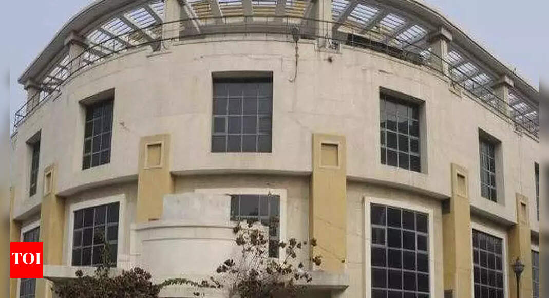 Mcg: Mcg Razes 7 Shops Built On Govt Land In Carterpuri | Gurgaon News ...