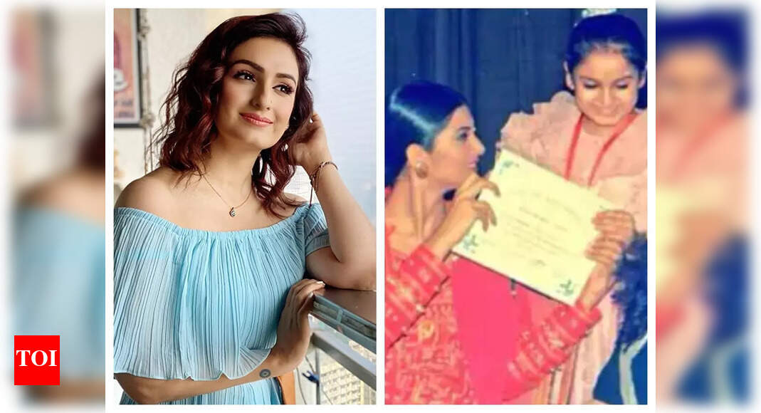 THIS rare throwback photo of Akriti Kakar with Sushmita Sen is simply ...