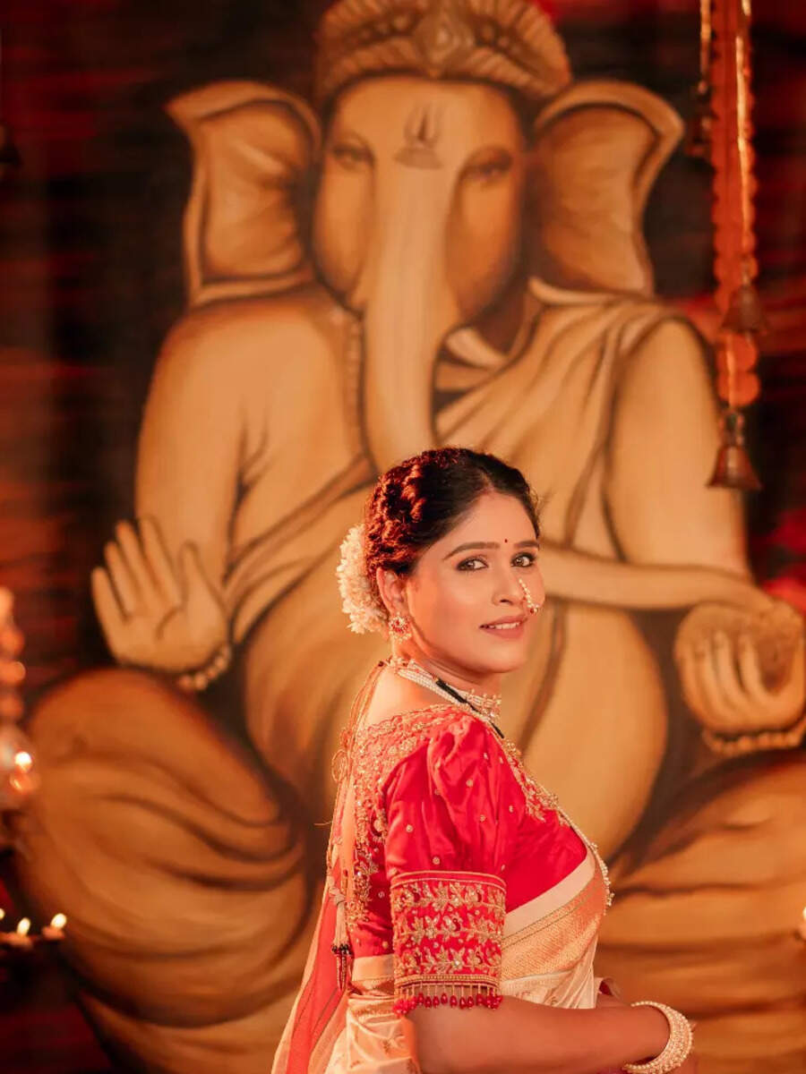 Akshaya Deodhar's special photo shoot is all about devotion and love ...