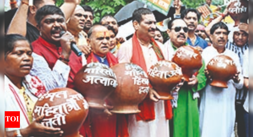 Dumka: Bjp Leaders Meet Dumka Girl’s Kin, Accuse Govt Of Appeasing ...