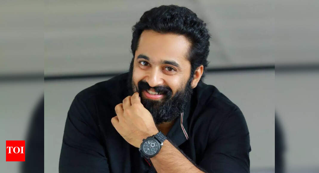 Unni Mukundan pens lyrics and records a song for ‘Shefeekkinte Santhosham’ | Malayalam Movie ...