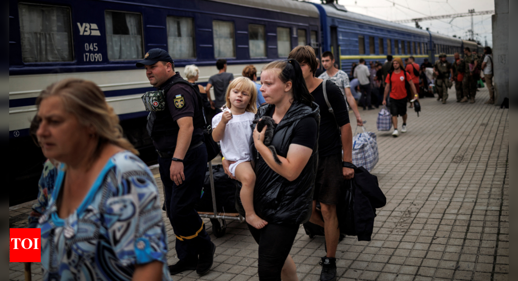 Russia troops 'forcibly transferring' Ukrainian civilians: Human Rights ...