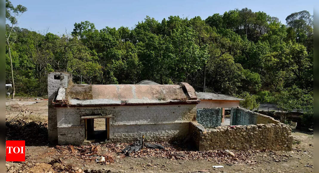 158-year-old forest rest house razed for Delhi-Dehradun expressway ...