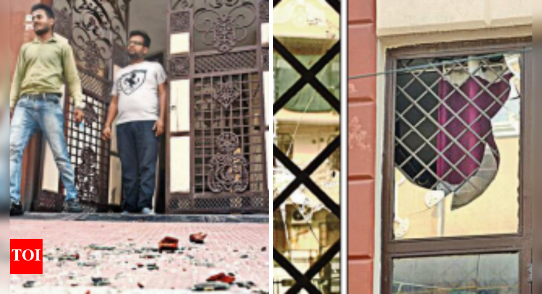 Ghaziabad: Mystery stone attacks all week alarm Ghaziabad colony ...