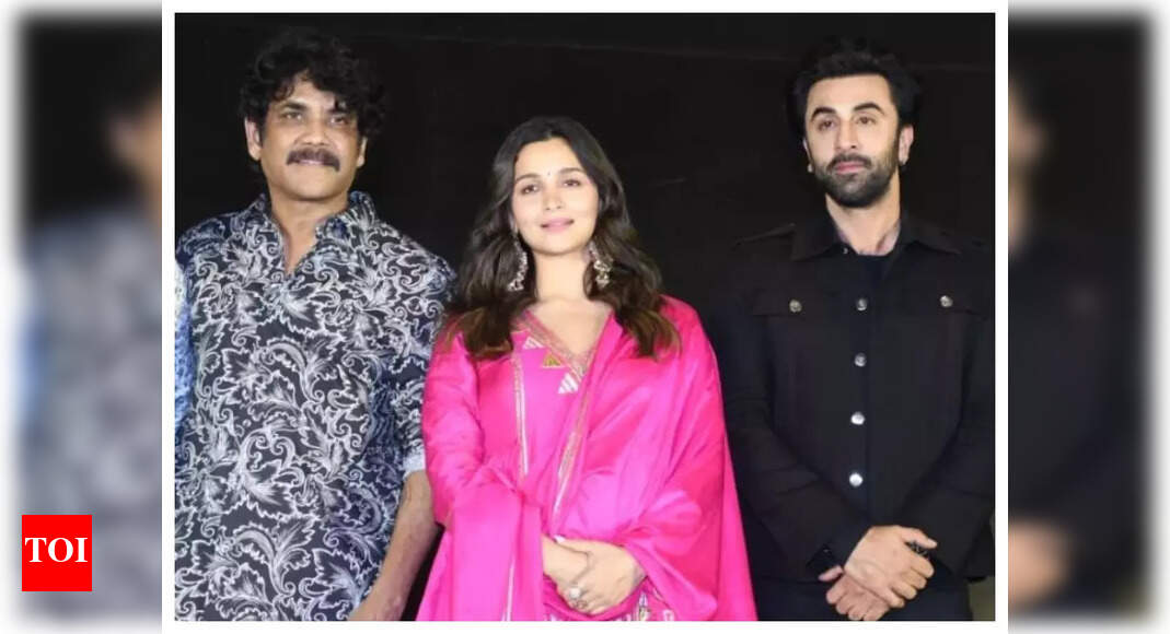 Alia Bhatt and Ranbir Kapoor blush after Nagarjuna says 'wish you both have a beautiful child ...