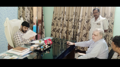 Up Man Struggles To Bring Body Of Son Who Died In Canada Back | Agra ...