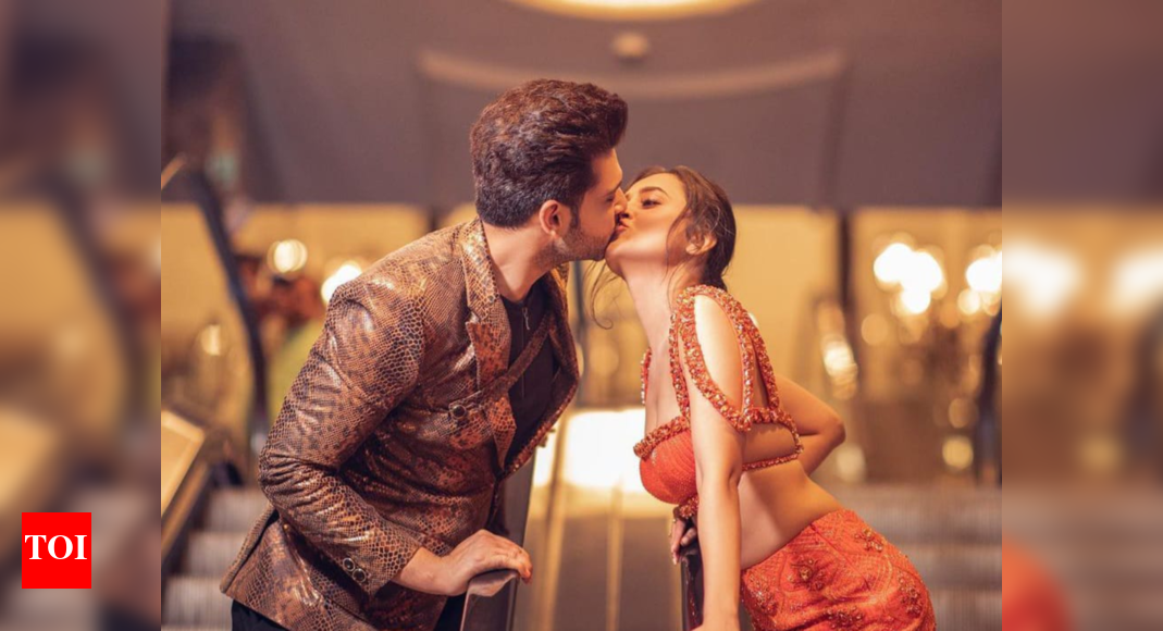Karan Kundrra and Tejasswi Prakash once again set the internet on fire with their kissing pics ...