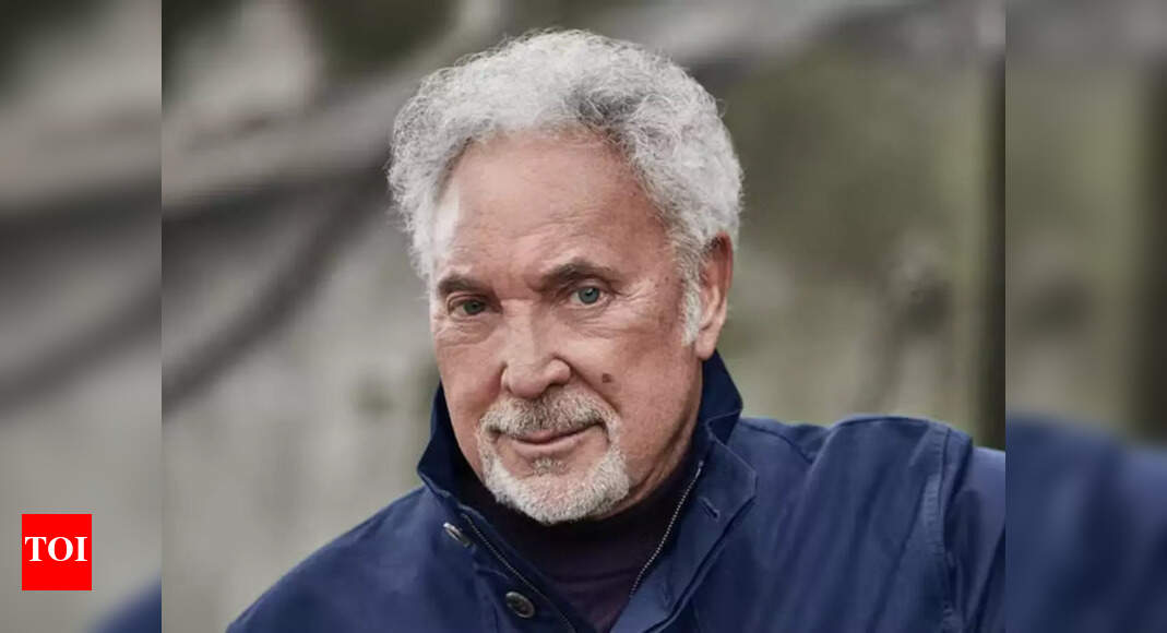 Tom Jones promises to perform live till he's 100 years old | English ...