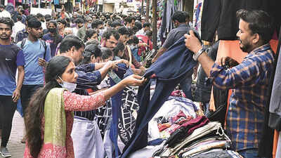 People Throng Broadway For Shopping | Kochi News - Times of India