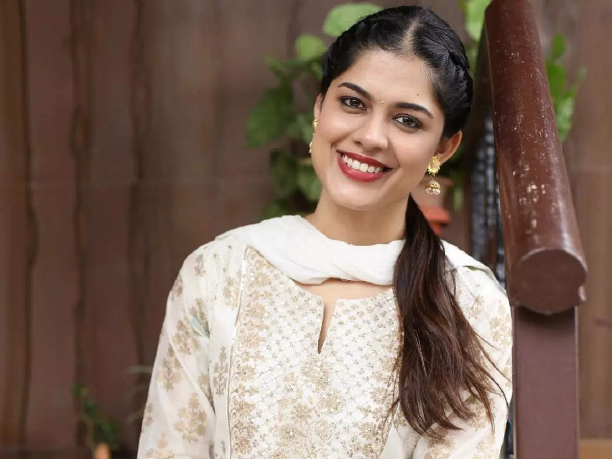 Five times Asha Bhat impressed us with her soulful track!