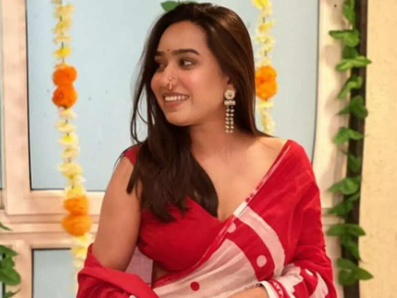 Ishani Dave turns a Maharashtrian girl for the Ganpati festival ...