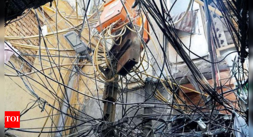 Why lives hang by a thread in Delhi: Narrow lanes, dangling wires ...