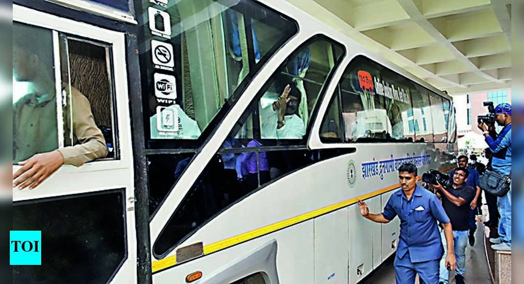 Upa: Upa Mlas Arrive At Assembly In Buses, Go Into Building Amid Tight ...