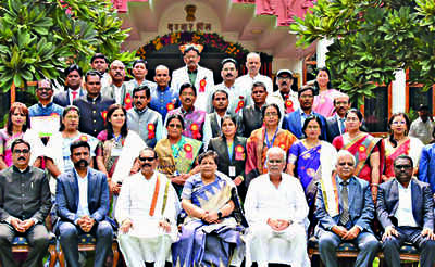 Teachers’ Day: Guv, Cm Fete 60 Gurus At Raj Bhavan | Raipur News ...