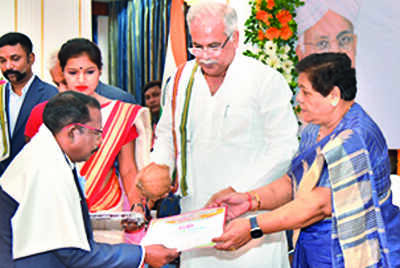 Teachers’ Day: Guv, Cm Fete 60 Gurus At Raj Bhavan | Raipur News ...