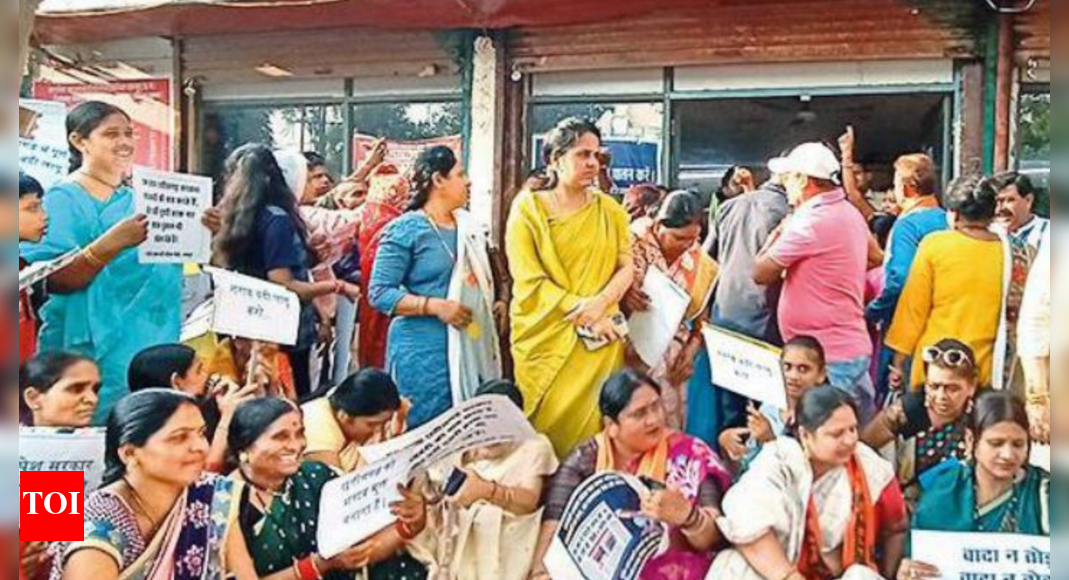 Morcha: Bjp Mahila Morcha Protests For Ban On Liquor | Raipur News ...