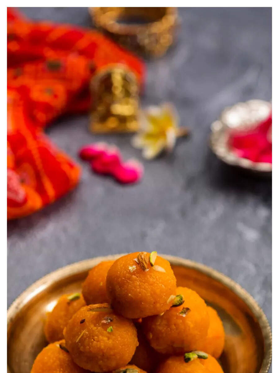 How to make Motichoor Ladoo with besan ka pakora | Times of India