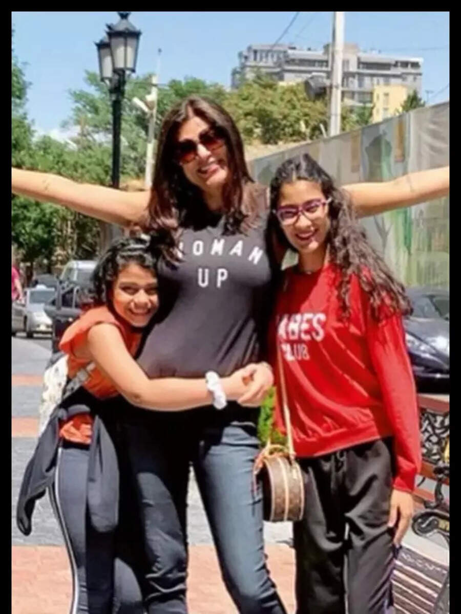 Happy moments of Sushmita Sen with daughters Renee, Alisah and family ...