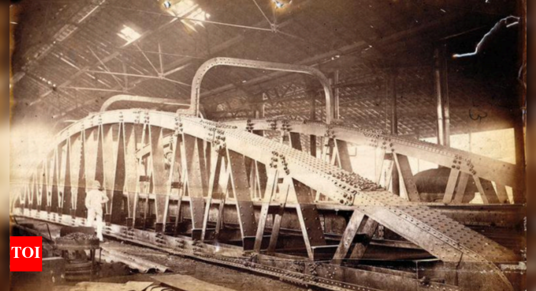 Ellis Bridge: Rare Pics Of Ellis Bridge Unearthed From Delhi Bazaar ...