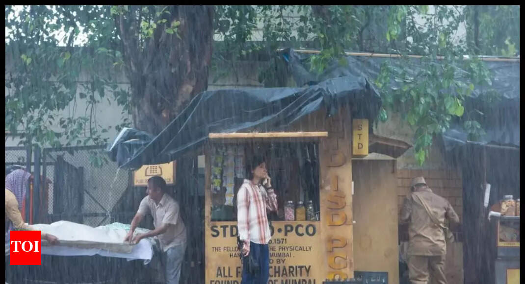 Anushka Sharma drops a still from 'Chakda Xpress'; reveals it's a ...