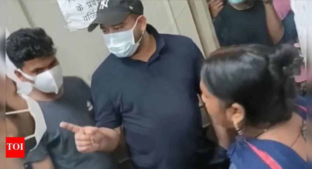 Bihar deputy CM Tejashwi Prasad Yadav conducts surprise checks at government hospitals in Patna ...