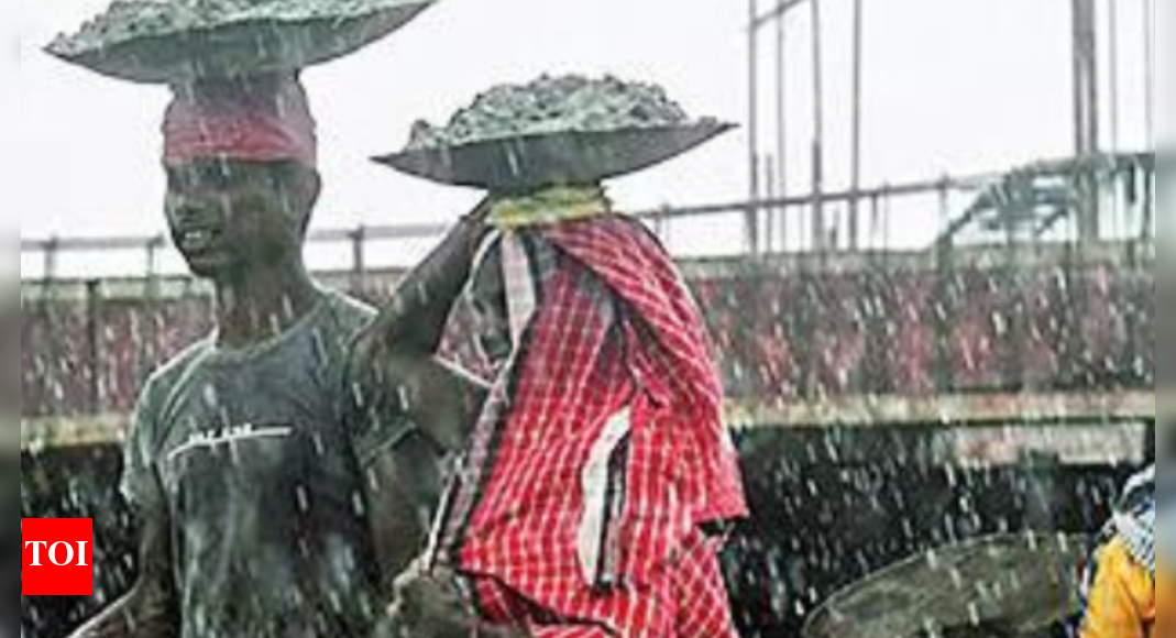 Bihar: Heavy rain in Nepal leads to rise in water level in rivers ...