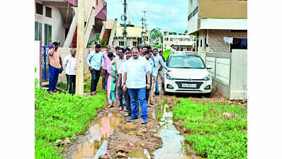 Dharwad: Mayor Met With A Deluge Of Woes | Hubballi News - Times of India