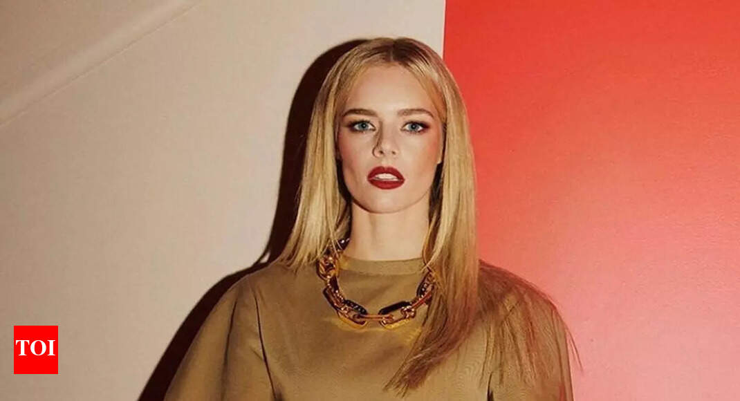 Samara Weaving to lead comedic thriller 'Borderline' - Times of India