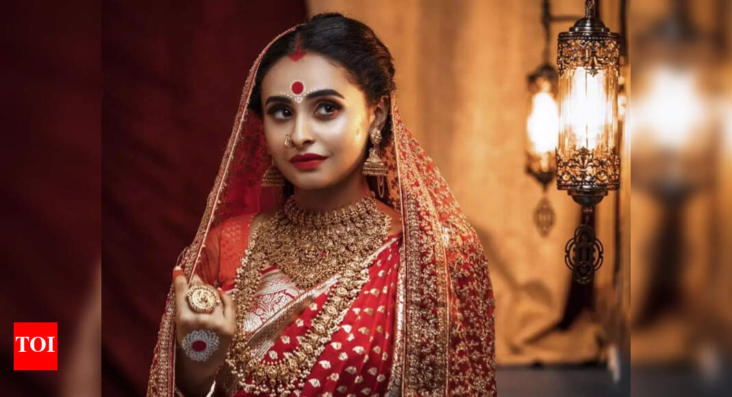 Sanjana Burli leaves fans mesmerised with her Bengali bridal look; see ...