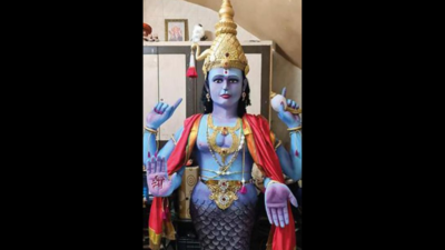 Mumbai: Flower shower, clouds of gulal to escort Ganesha on farewell ...