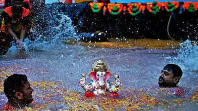 Ganesh immersion procession continues in Pune | Pune News - Times of India