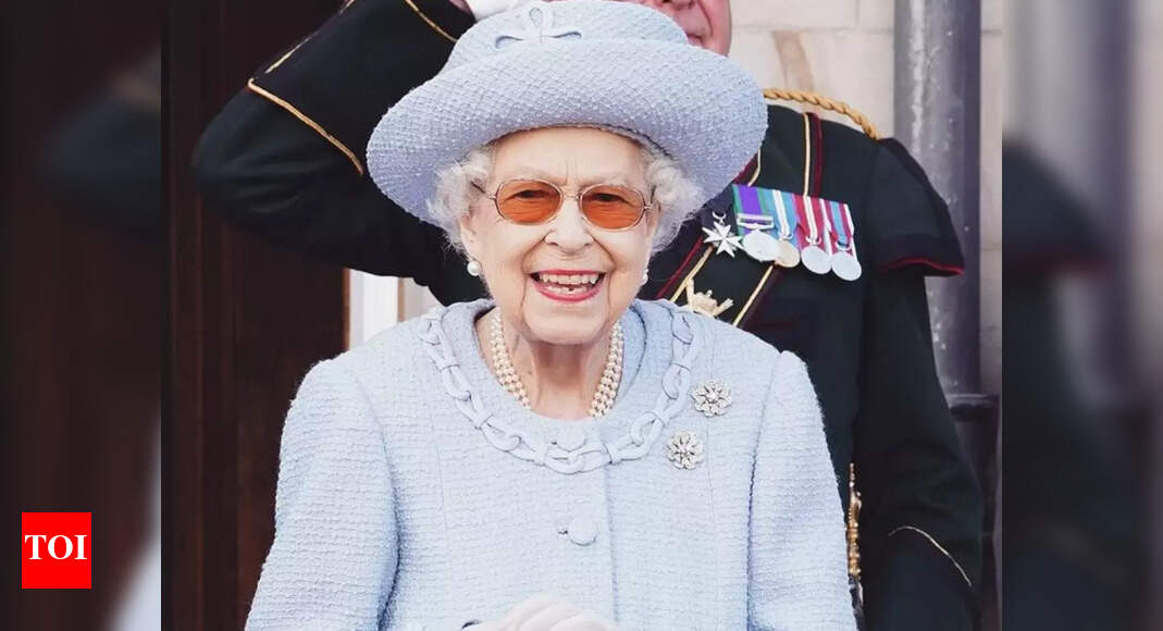 Queen Elizabeth II- Fashion world pays its tribute - Times of India
