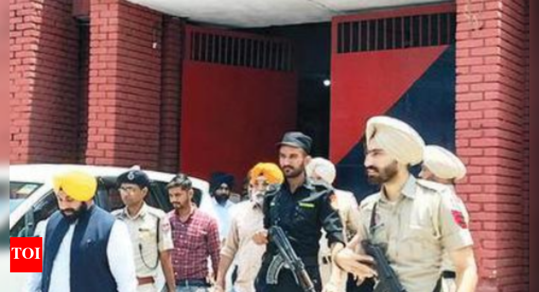 Punjab: 5 mobile phones seized from Central Jail inmates | Ludhiana ...