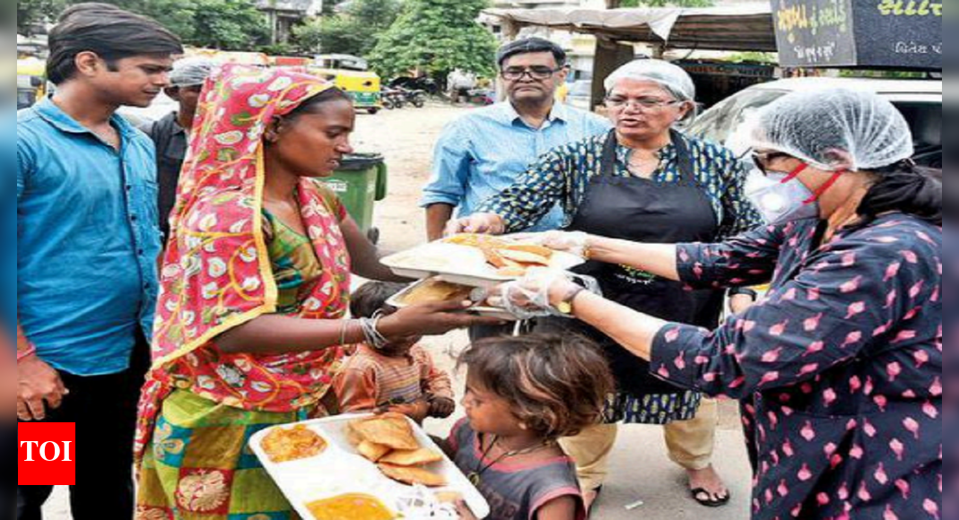 Ahmedabad: Meet couple who will not let the poor sleep hungry ...