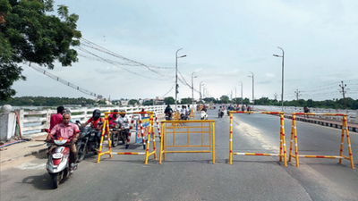 Cauvery Bridge Is Closed, But 2-wheelers Find Way Through | Trichy News ...