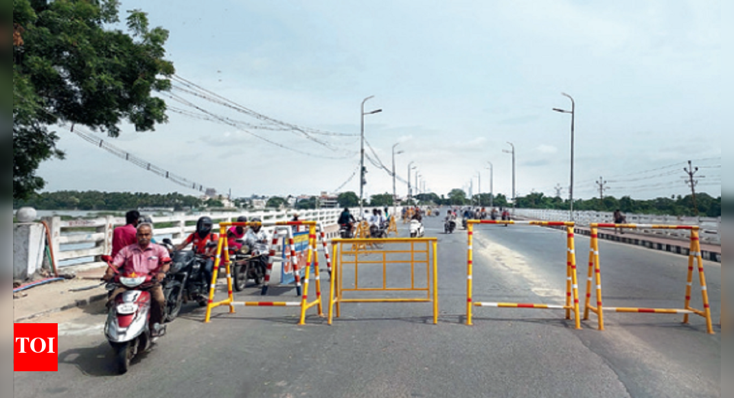 Cauvery: Cauvery Bridge Is Closed, But 2-wheelers Find Way Through ...