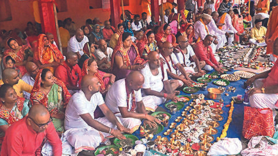Pitripaksha: Thousands Perform‘pindadaan’ At Pretshila In Gaya | Patna ...