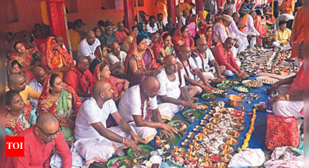 Gaya: Pitripaksha: Thousands Perform‘pindadaan’ At Pretshila In Gaya ...