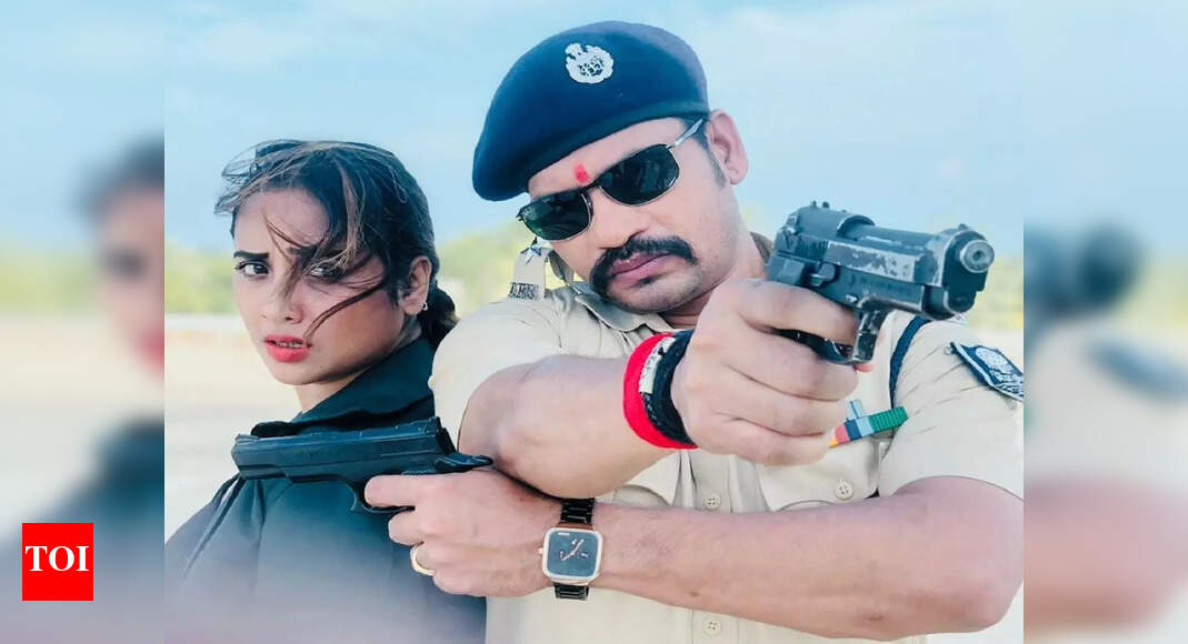 'Gangster in Bihar': Rani Chatterjee shares a few clicks with Pravesh ...