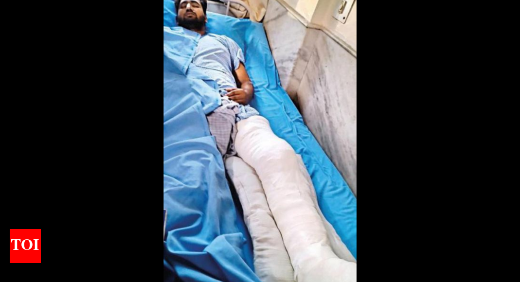 Delhi: Kin of delivery boy crushed to death seek financial aid | Delhi ...