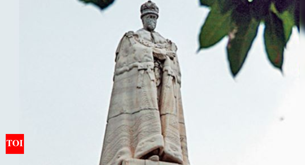 In Coronation Park’s empty durbar, George V waits | Delhi News - Times ...