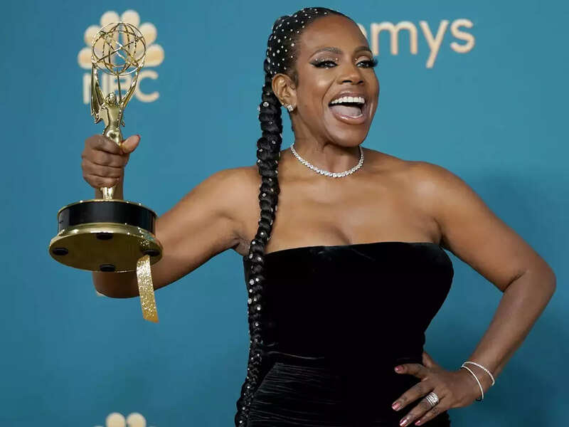 Sheryl Lee Ralph brings Emmys crowd to their feet with rousing winning ...
