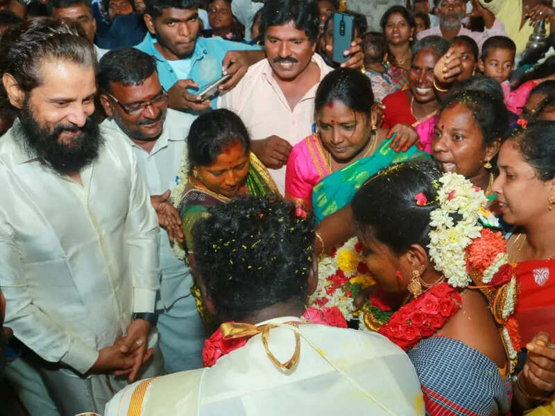 When Chiyaan Vikram attended the wedding of his maid's son | Tamil ...