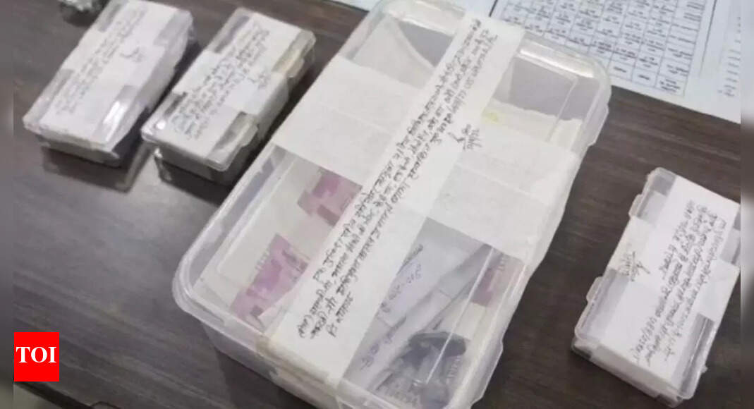 Fake currency gang busted in UP's Firozabad, Rs 53,900 counterfeit ...