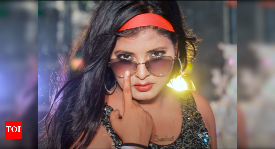 Gunjan Singh drops a new dance number 'Dilwa Ke Jila Banaibu Ka' | Bhojpuri Movie News - Times ...