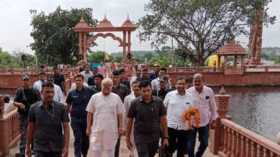 Raipur: RSS chief Mohan Bhagwat visits ancient Mata Kaushalya temple ...