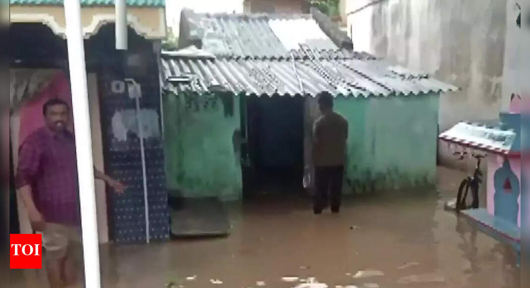 Heavy rain lashes parts of north coastal Andhra Pradesh, waterlogging reported | Visakhapatnam ...