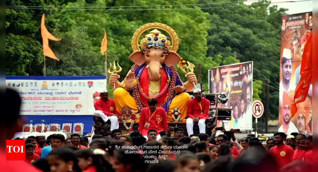 Lezim: Lezim Team Adds Glitter To Ganesha Immersion Procession In ...