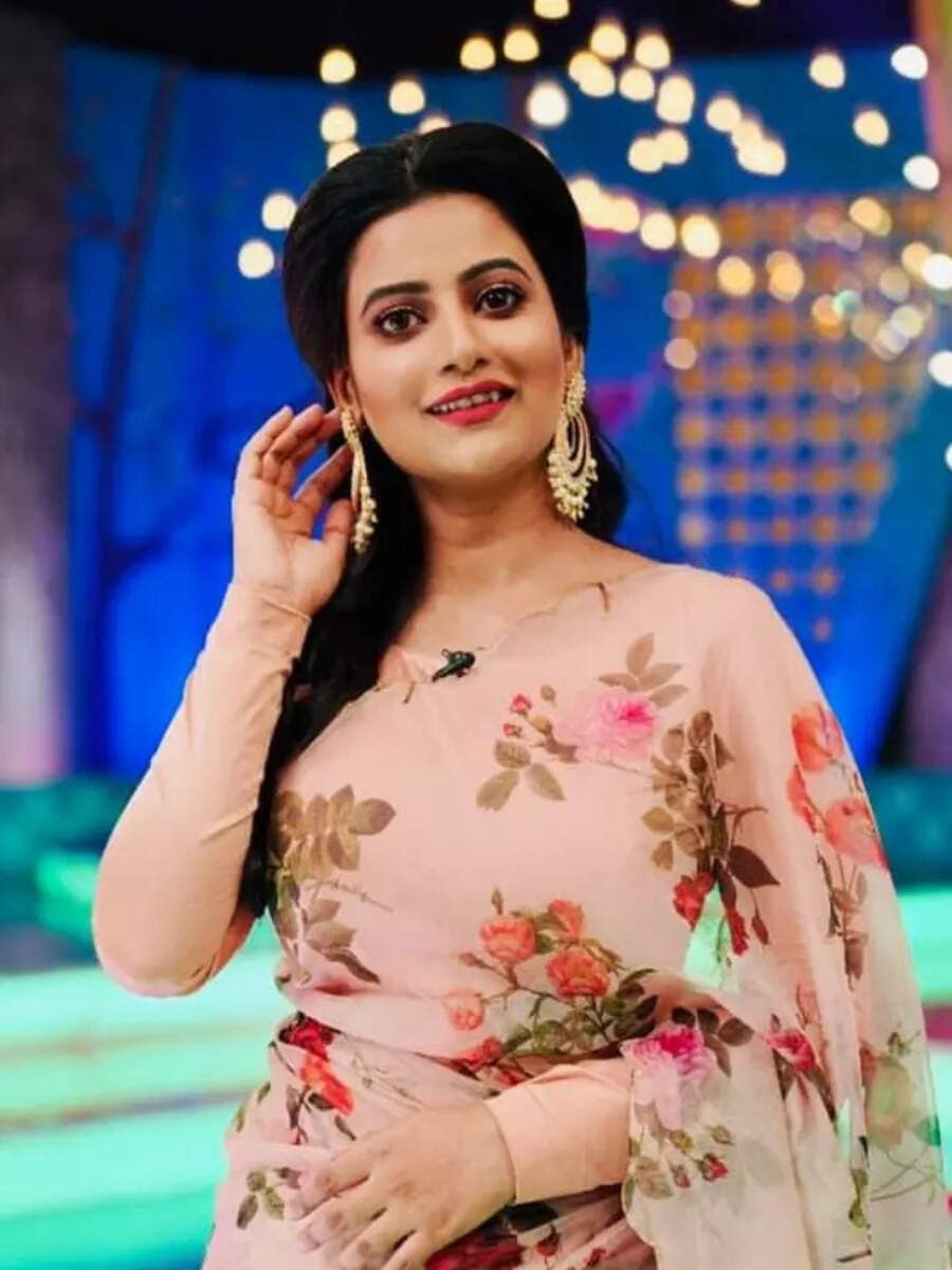 Diva Ushasi Ray makes heads turn | Times of India