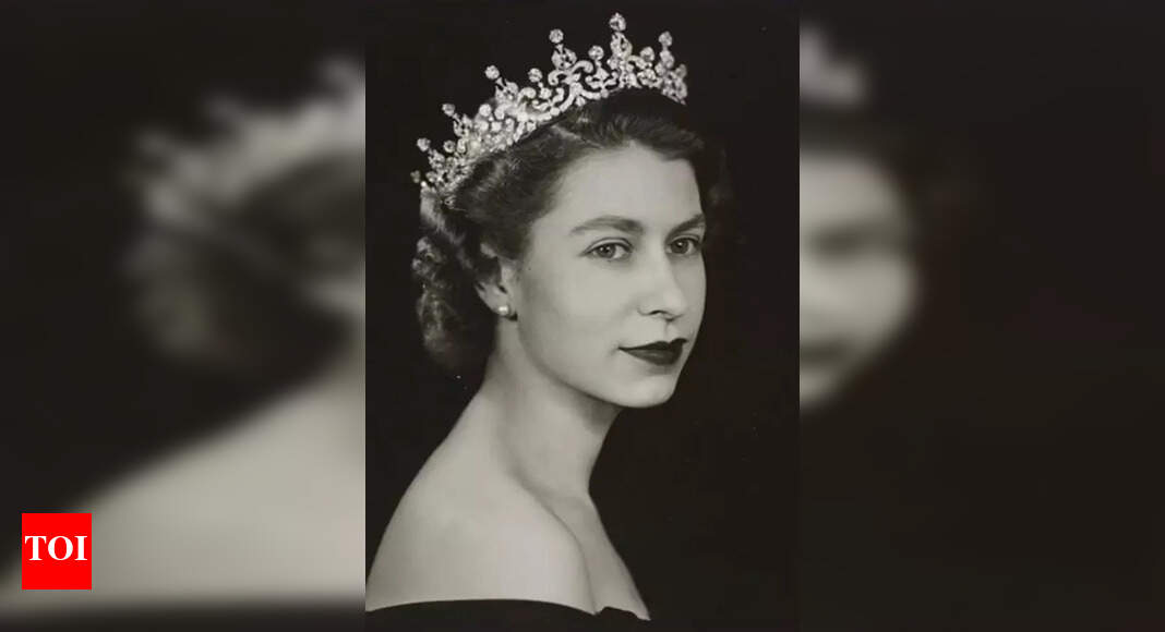 UK's Poet laureate Simon Armitage honours Queen Elizabeth II with his ...